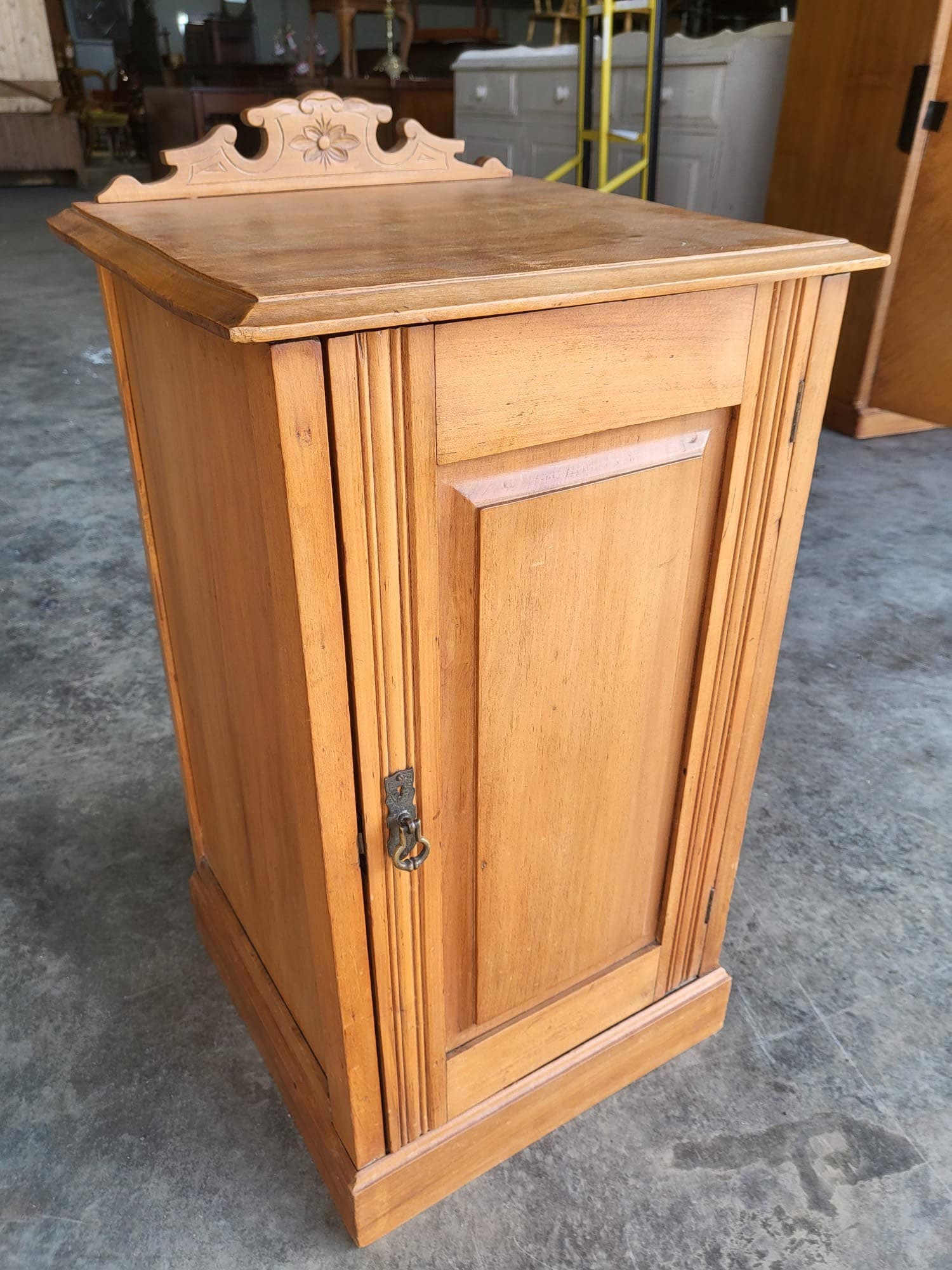 Antique Victorian Walnut Single Door Pot Cupboard Side End Table Shelves