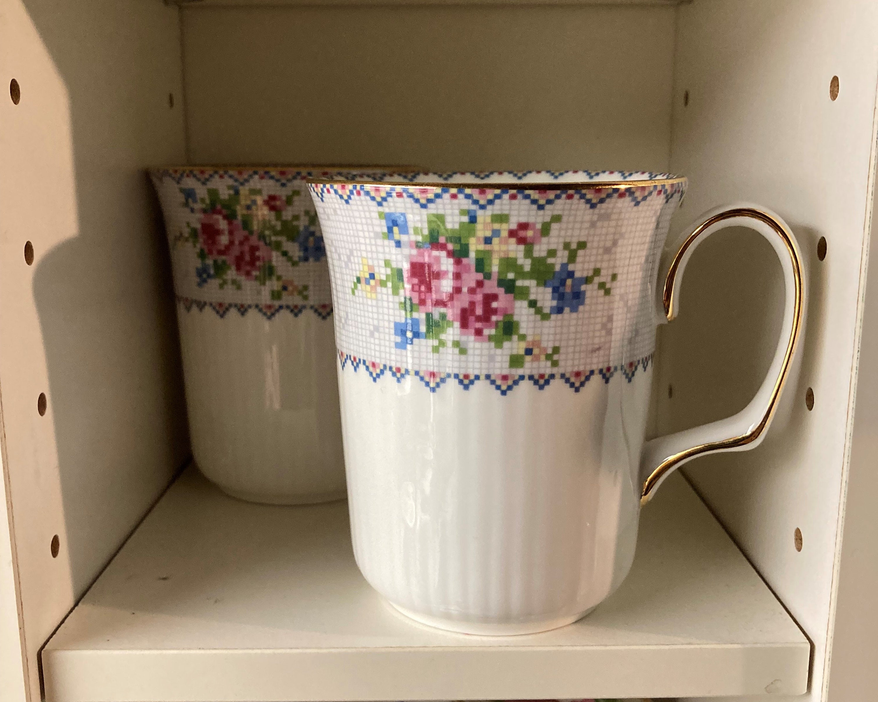 Royal Albert, petit Point Tea Collection / Plates / Teapot /teacups ...