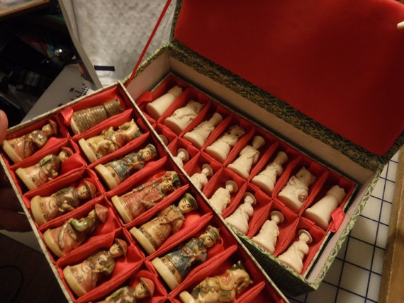 Vintage Chess Set in Silk Covered Box - Etsy