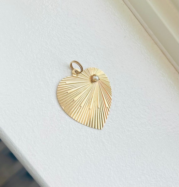 Vintage 14k Gold Engine Turned Heart Pendant Set with… - Gem