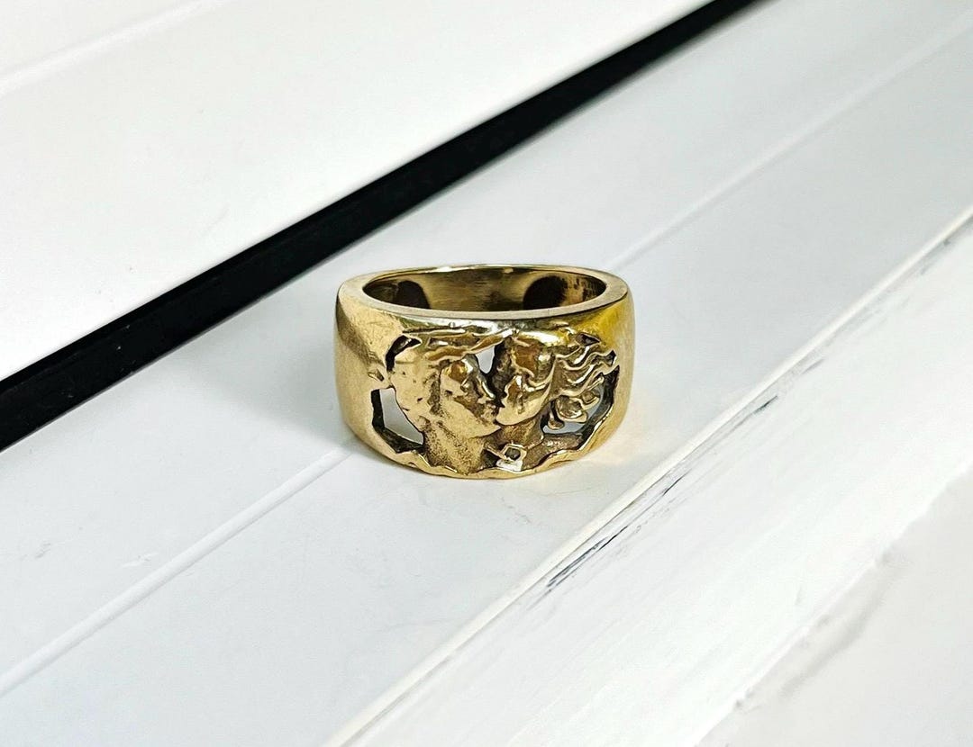 Vintage 10k Gold Man & Woman Kissing Wide Ring - Etsy