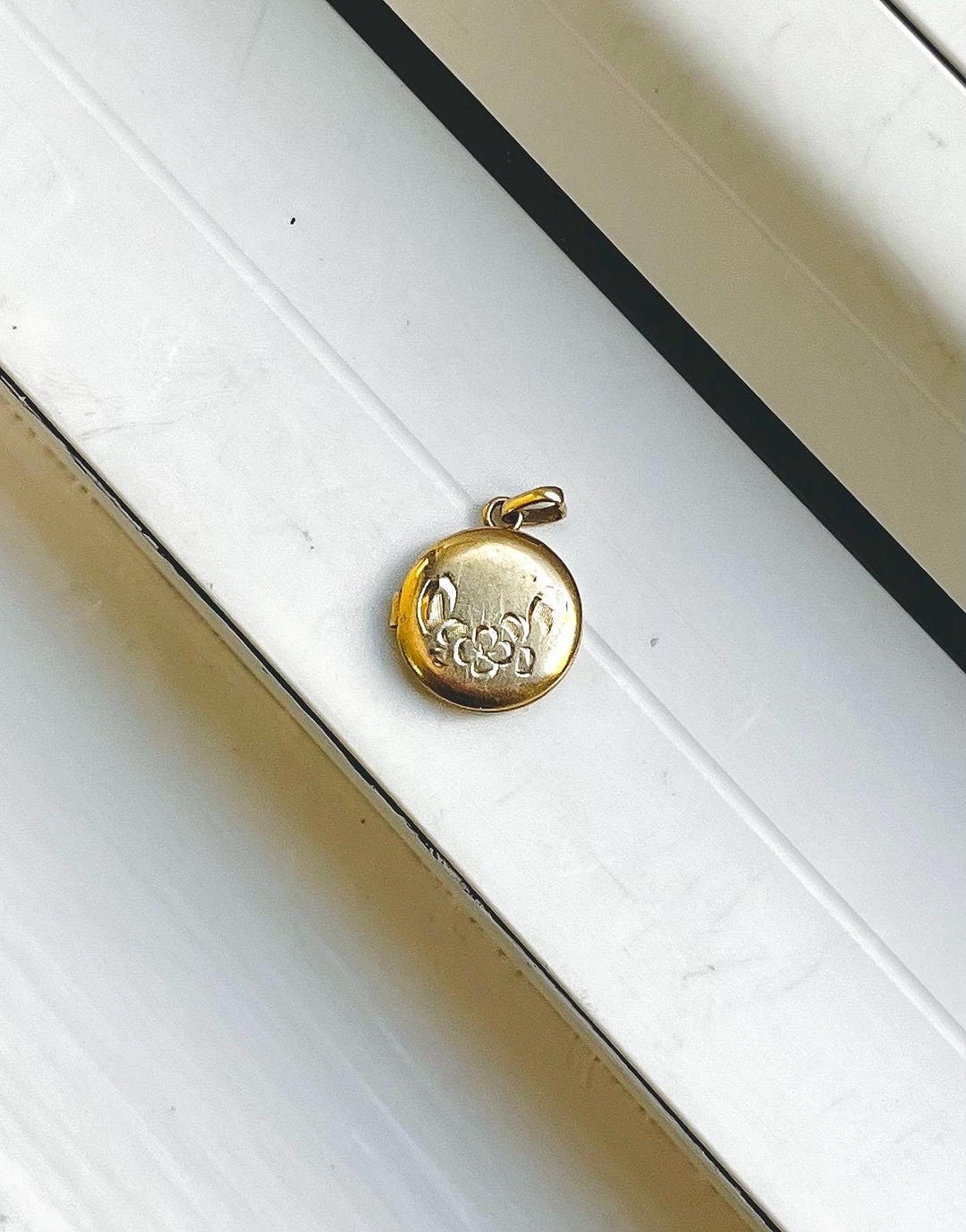 Vintage 14k Yellow Gold Small Round Locket Pendant With Floral Design ...
