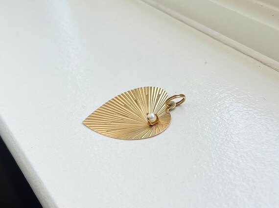 Vintage 14k Gold Engine Turned Heart Pendant Set with… - Gem