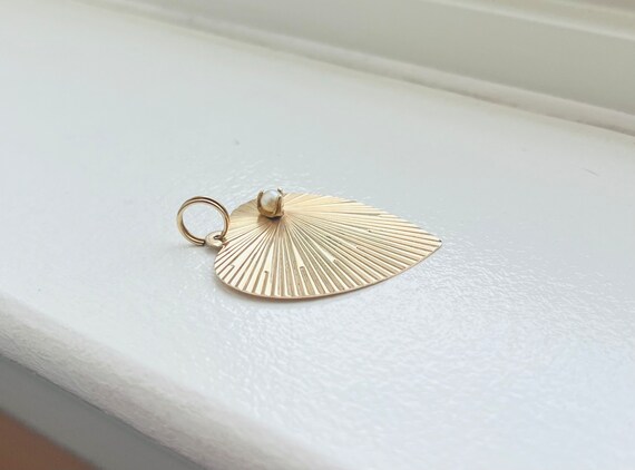 Vintage 14k Gold Engine Turned Heart Pendant Set with… - Gem