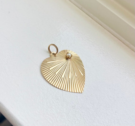 Vintage 14k Gold Engine Turned Heart Pendant Set with… - Gem