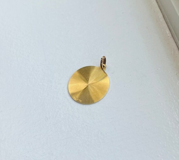 Vintage 14k Gold Engine Turned Zodiac Round Pendant C… - Gem