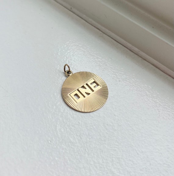 Vintage 14k Gold Engine Turned “One” Round Pendant - Gem
