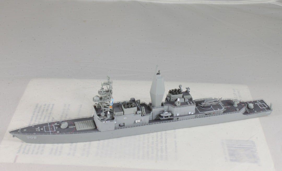 Built Ship Model 1/700 USS Arthur W Radford Spruance Class Destroyer DD ...