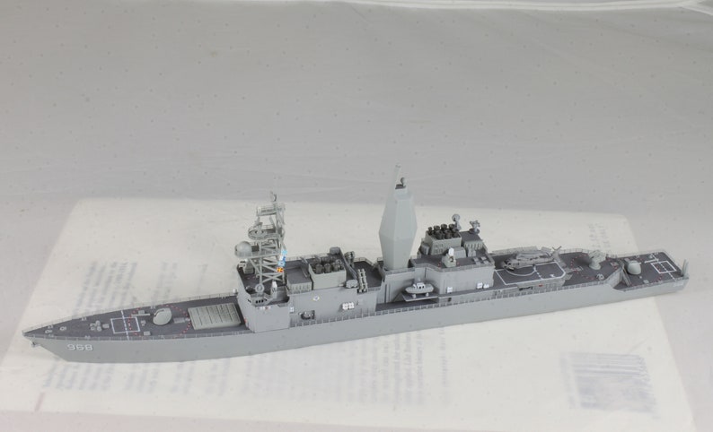 Built Ship Model 1/700 USS Arthur W Radford Spruance Class Destroyer DD ...