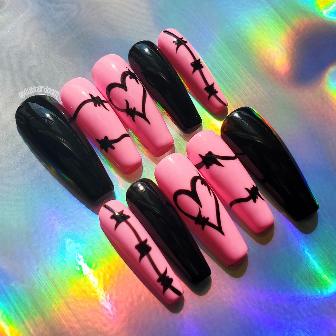 BARBED WIRE BABY Cute Pink and Black Barbed Wire Press on Gel Nails ...