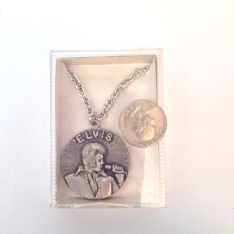 Elvis Presley King of Rock 1935-1977 Tribute Pewter Medallion 18 Chain ...