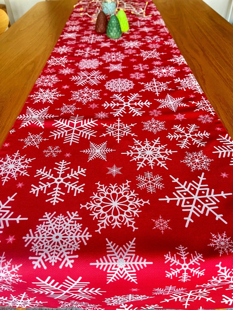 Red and White Christmas Table Runner Snowflake Pattern Holiday ...