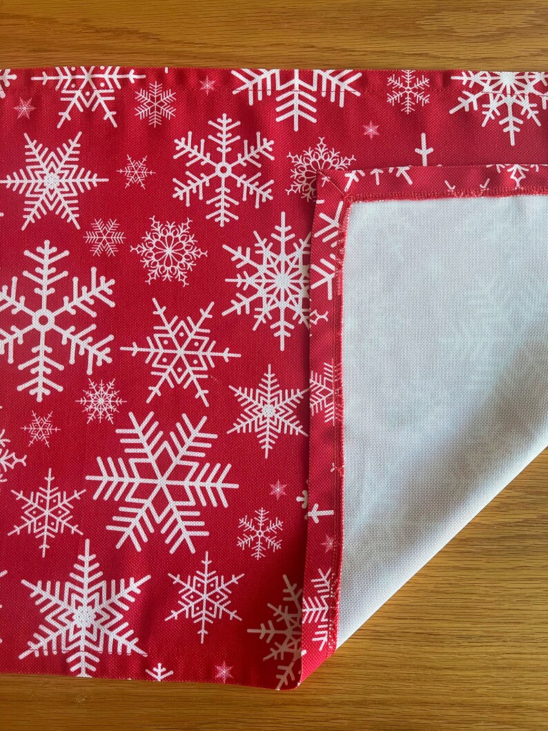 Red and White Christmas Table Runner Snowflake Pattern Holiday ...