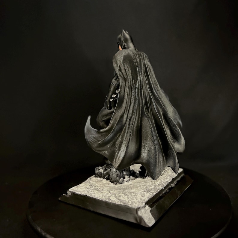 Batman 30 Cm Collector Figure – Hand-painted Dark Knight Statue, DC ...