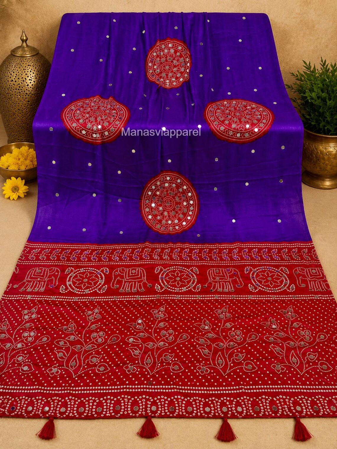 Sari di seta Ajrakh Gajji Bandhej, lavoro a specchio, sari di design in ...