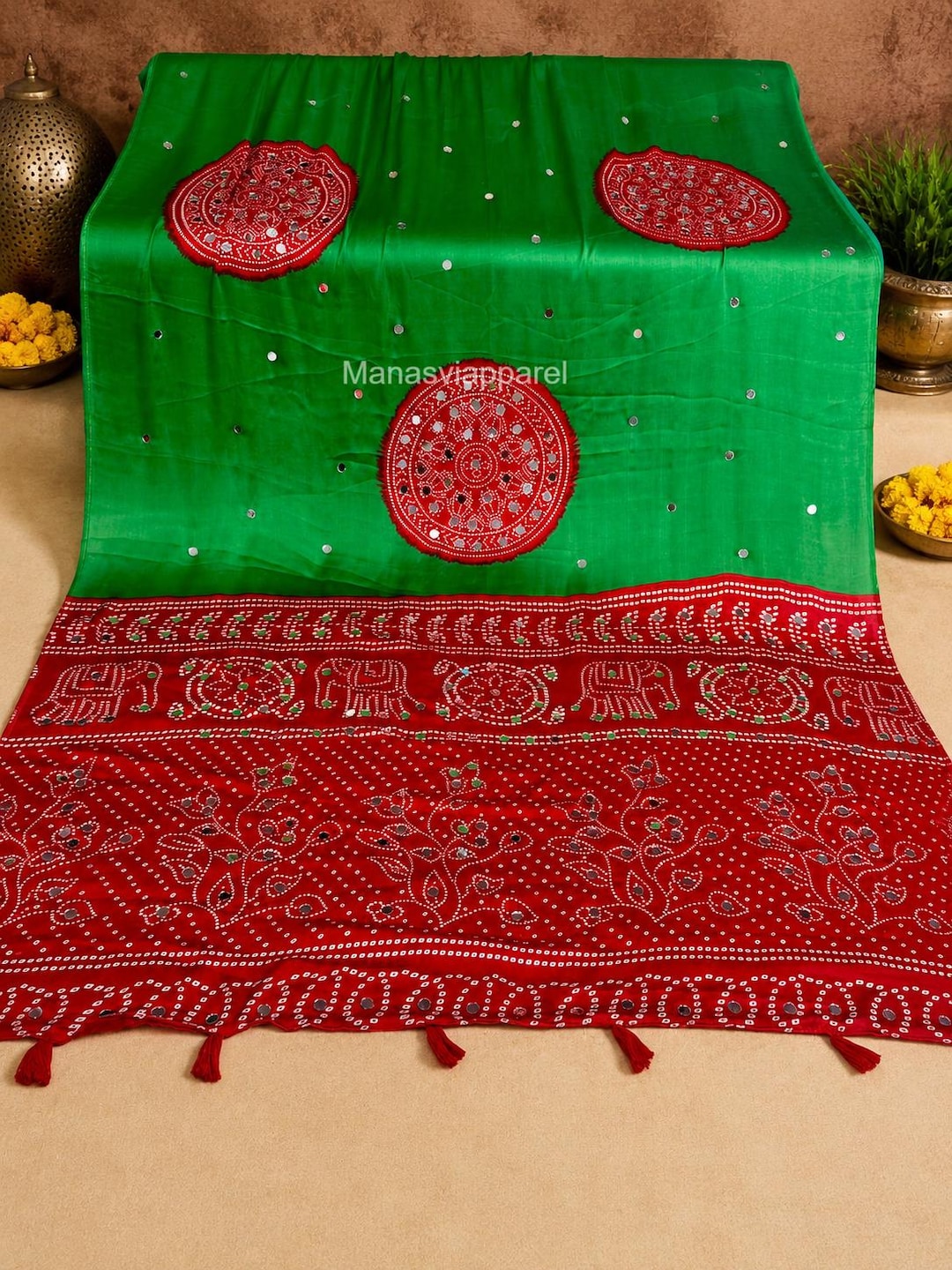 Sari di seta Ajrakh Gajji Bandhej, lavoro a specchio, sari di design in ...