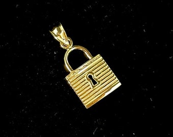 Gold Lock and Key Pendant - Etsy