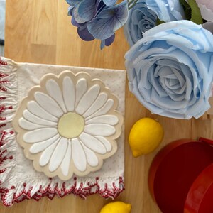 Handcrafted White Ceramic Daisy Plates Handmade Ceramic Plate - Etsy