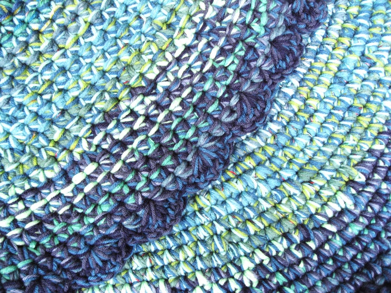 Round Rag Rug Handmade Crochet Teal Blues 38 Scalloped Edging Acrylic ...