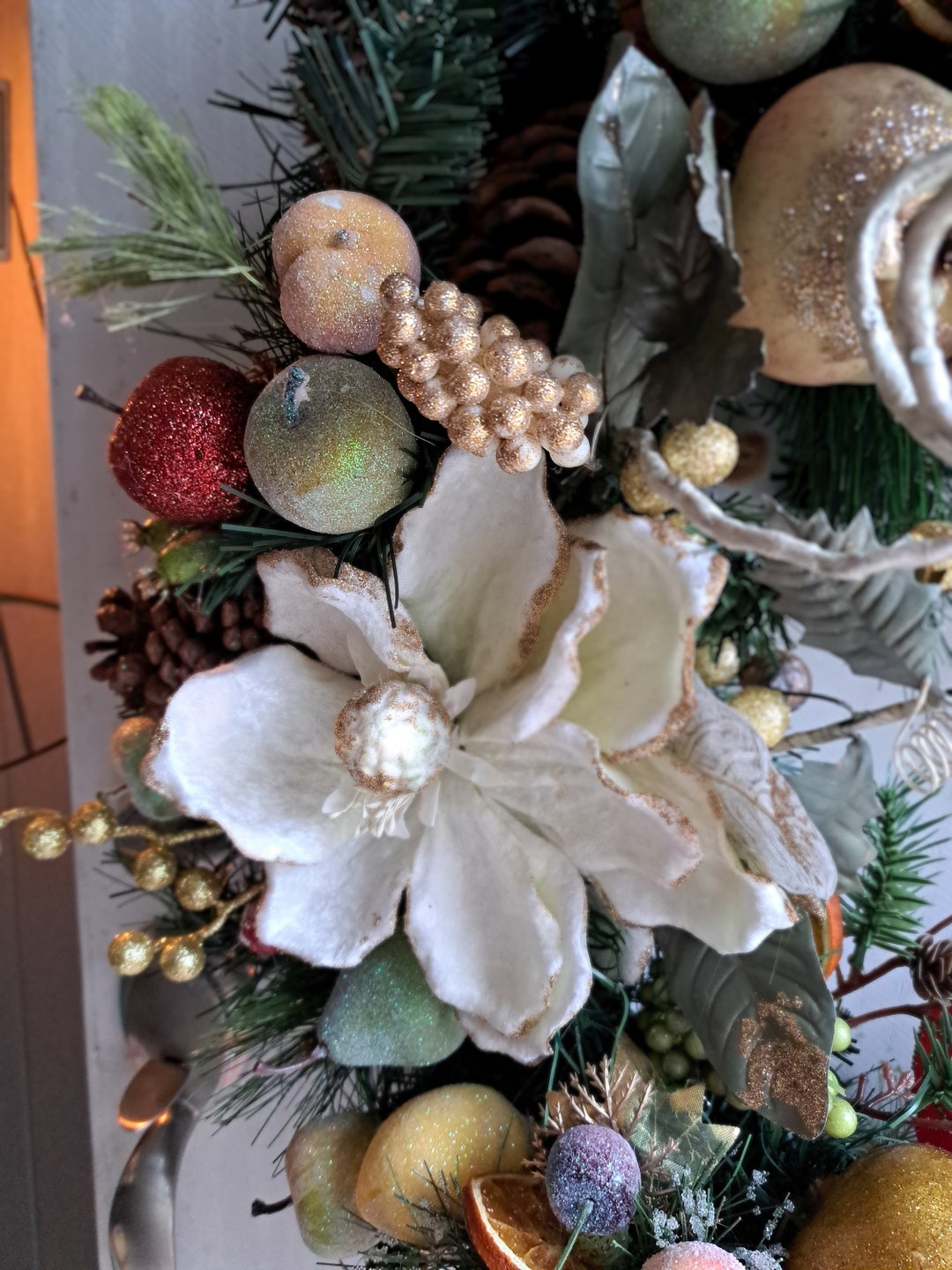 Magnolia Mississippi Wreath Filled With Sugared Fruit, Magnolia Leaves, Magnolias, Red Sugared ...