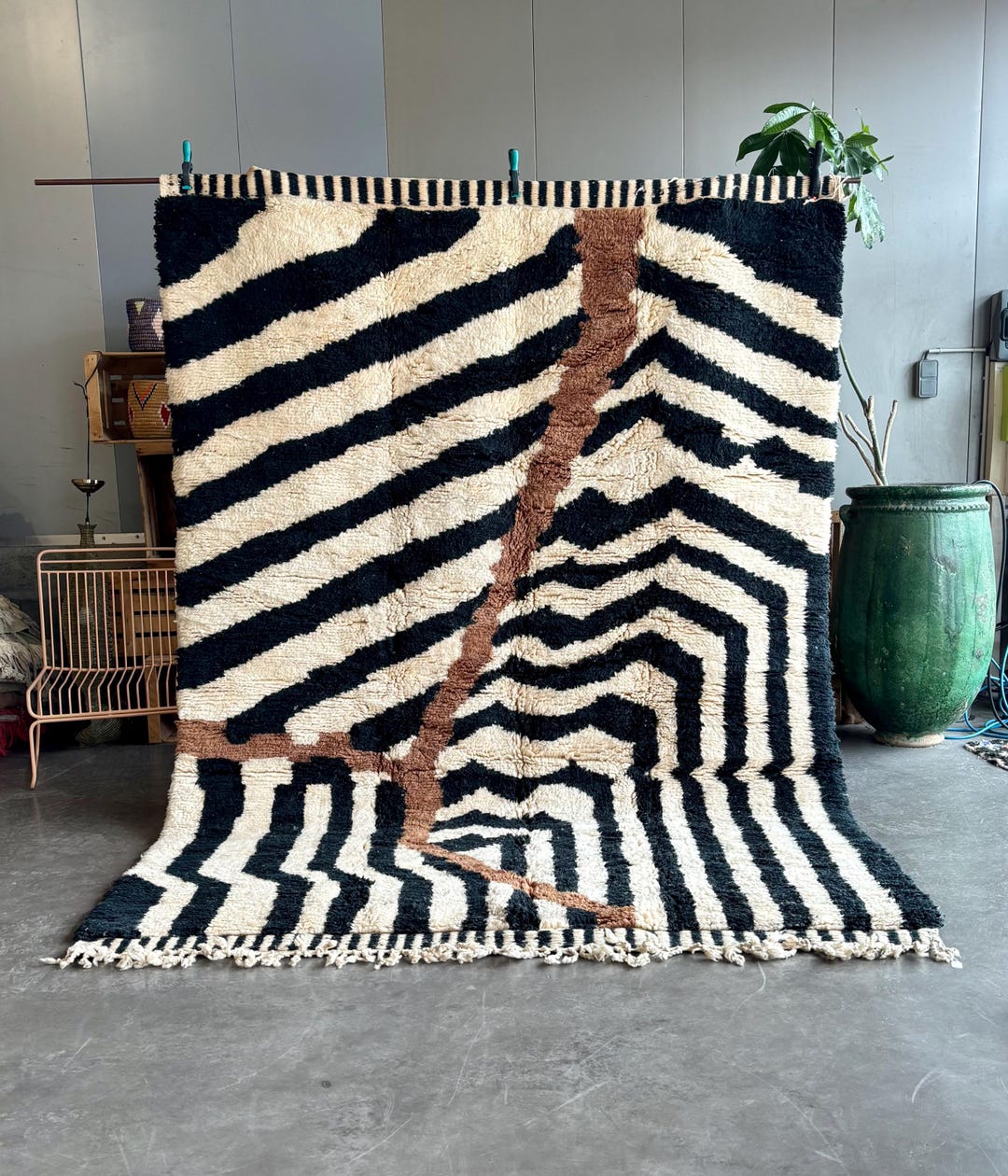 Modern Moroccan Mrirt Rug 210x300 Cm – Handmade Berber Wool Rug – Black ...