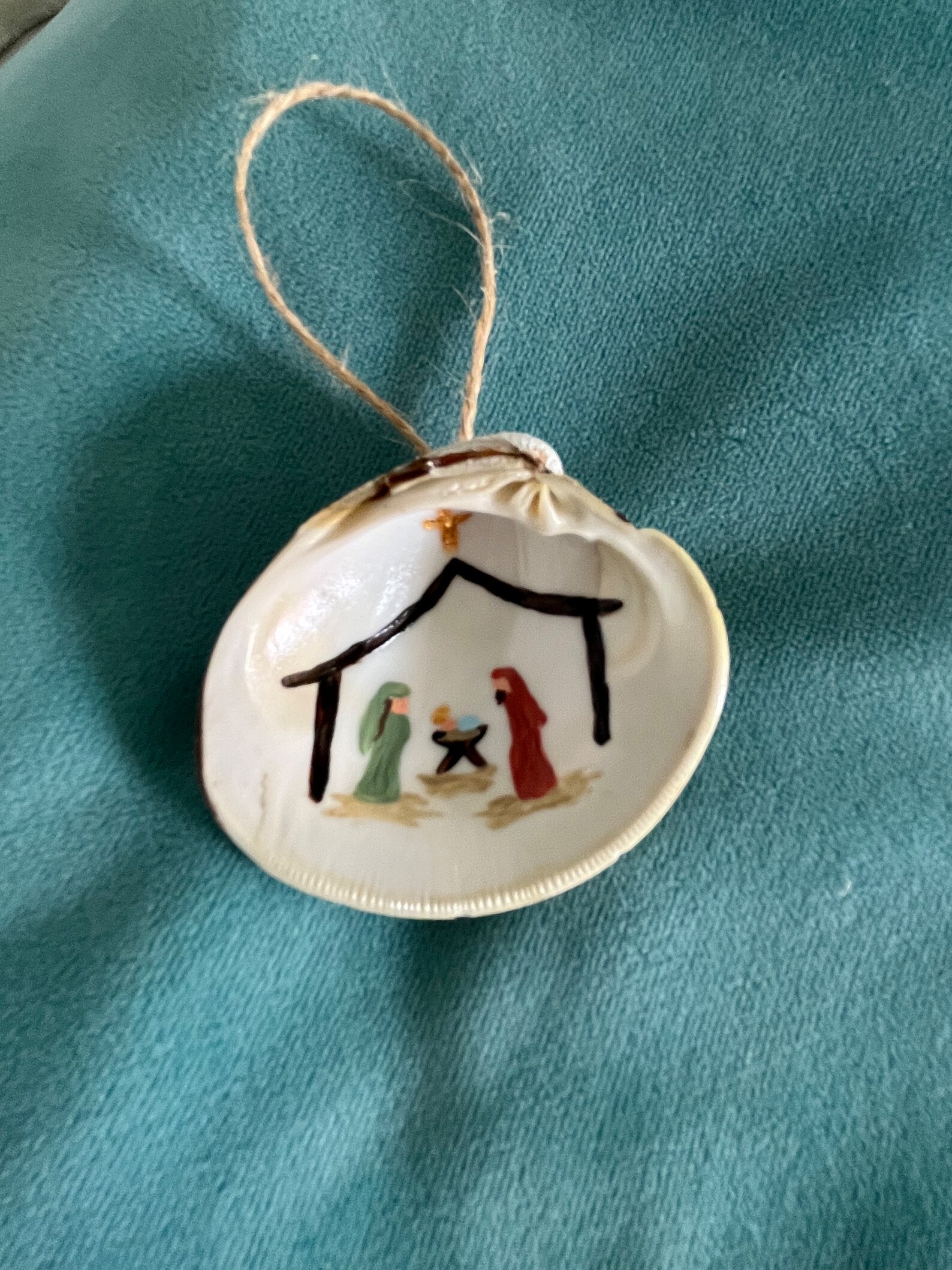 Hand Painted Nativity Scene Christmas Ornament Clam Shell Seashell Hand ...