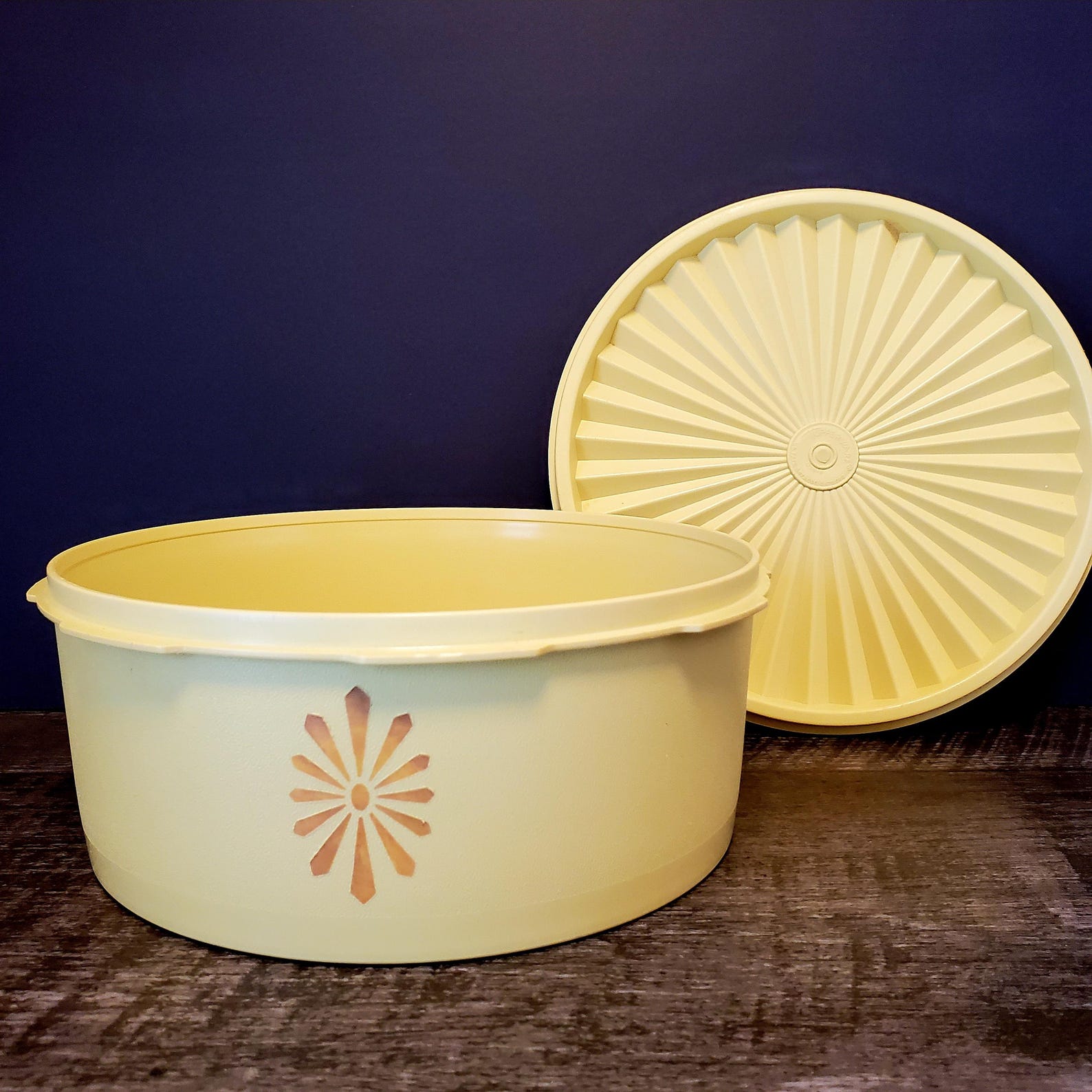 Starburst Vintage Tupperware Round Storage Pale Yellow EUC 1204 - Etsy