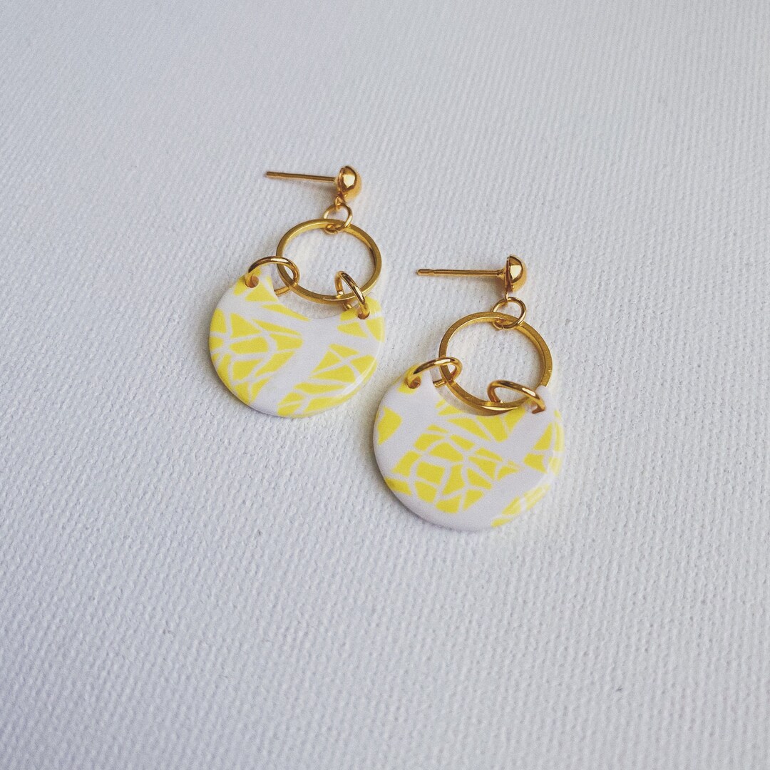 Freja White and Yellow Spring Pattern Polymer Clay Ring Gold Stud ...