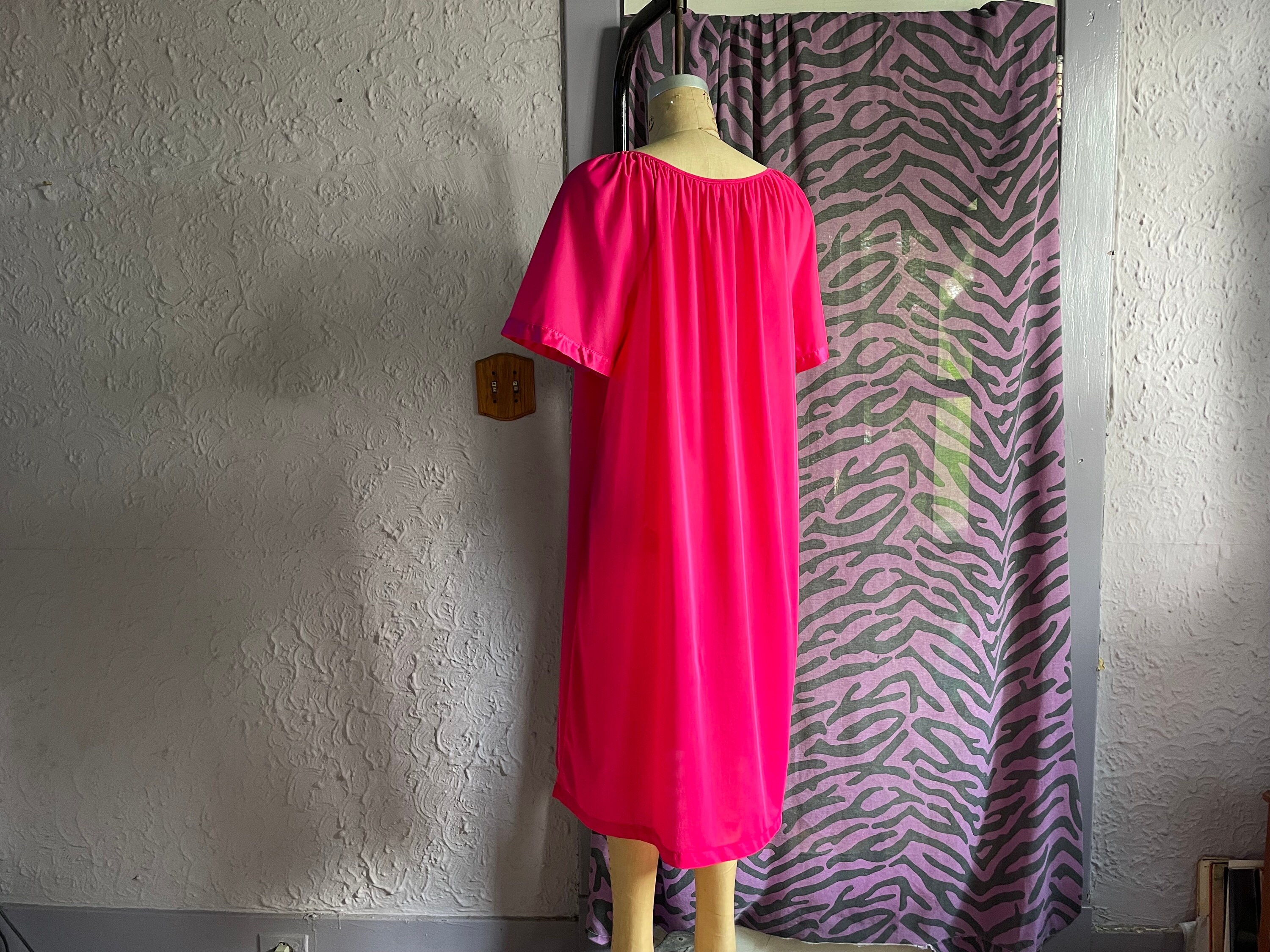 Vintage Hot Pink House Coat / Housecoat With Pockets / - Etsy