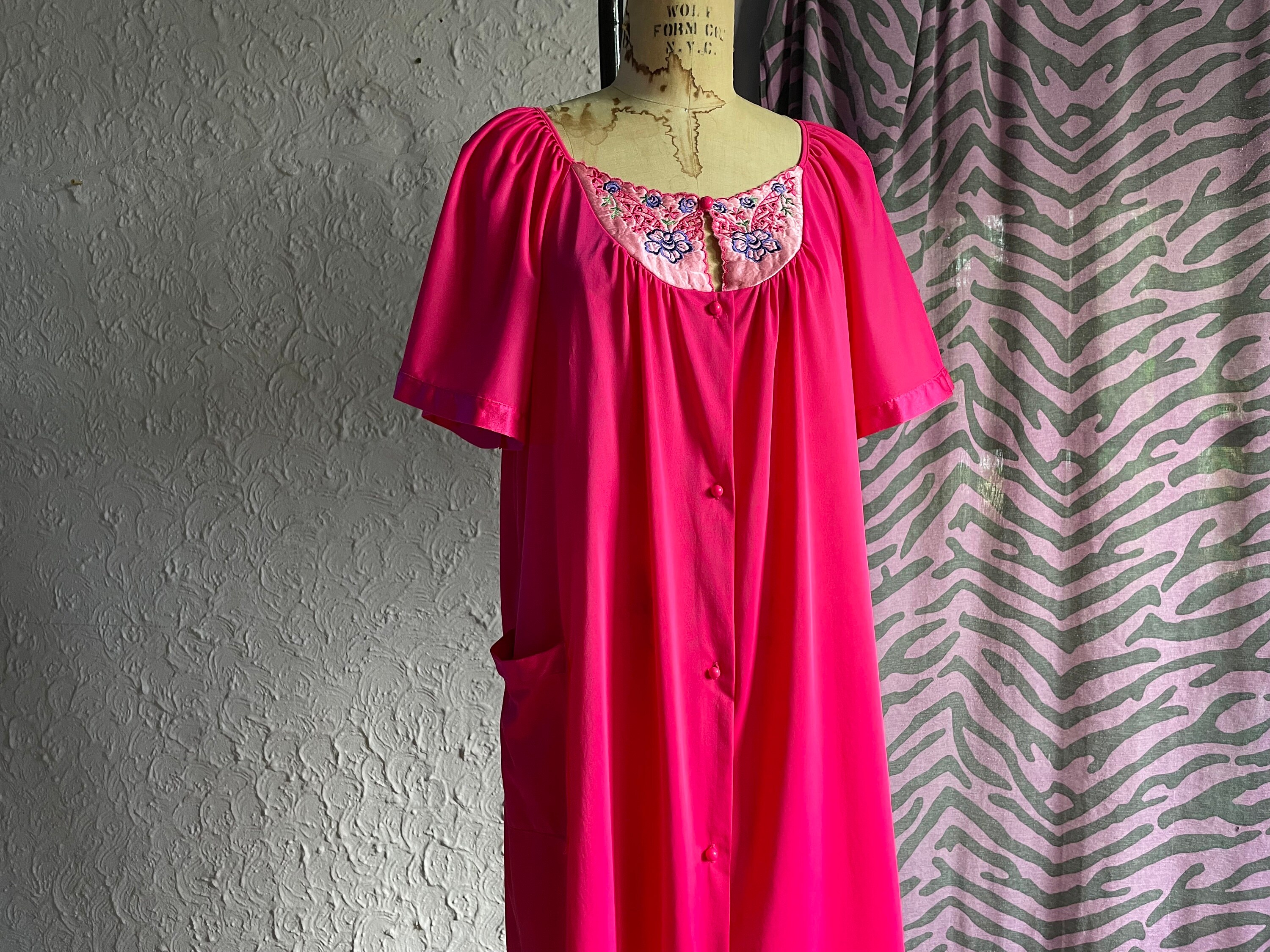Vintage Hot Pink House Coat / Housecoat With Pockets / - Etsy