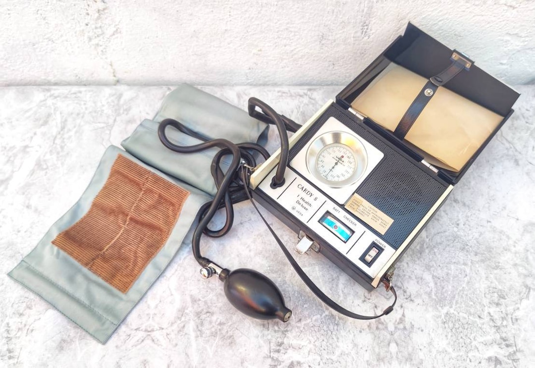 Antique Sphygmomanometer: Vintage Blood Pressure Meter, Classic Vintage ...