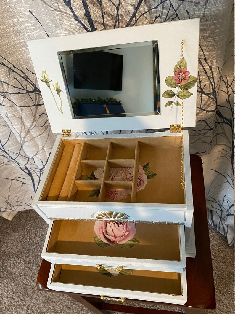 SOLD Chalk Painted Vintage Wooden Jewelry Box - Etsy