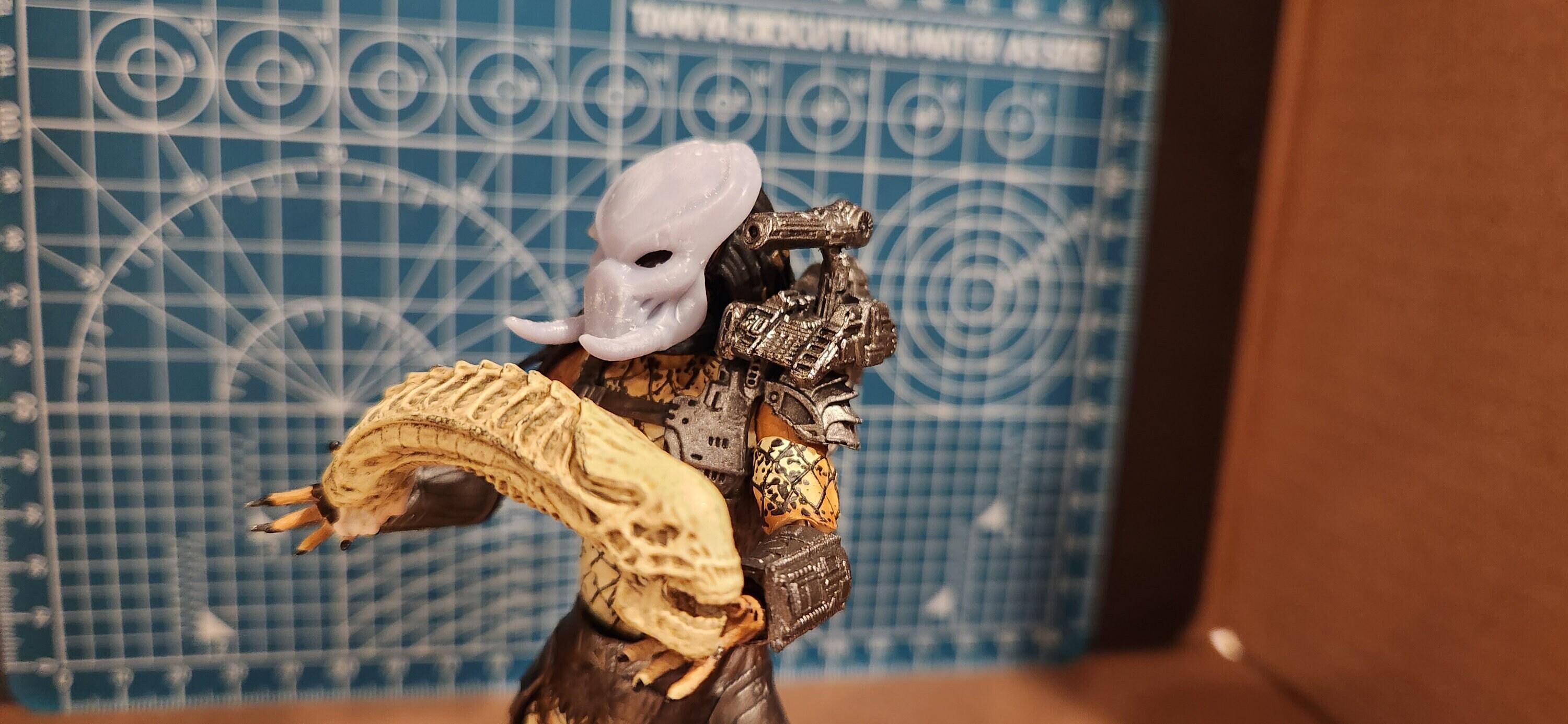 Neca Tracker Predator Back