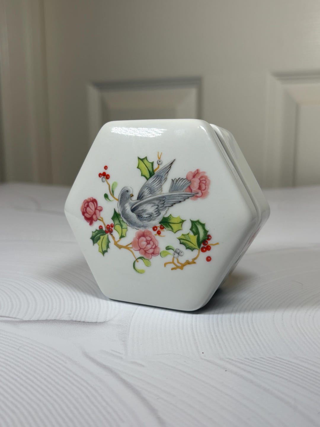 Vintage Holiday Avon Dove Jar 1980's Avon Makeup Trinket Dish White ...
