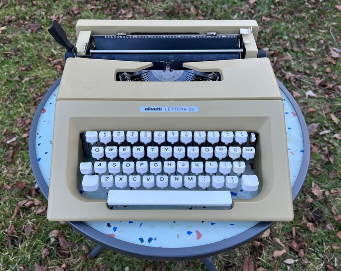 Working Olivetti Lettera 25 Typewriter | Vintage 1977 | Portable ...