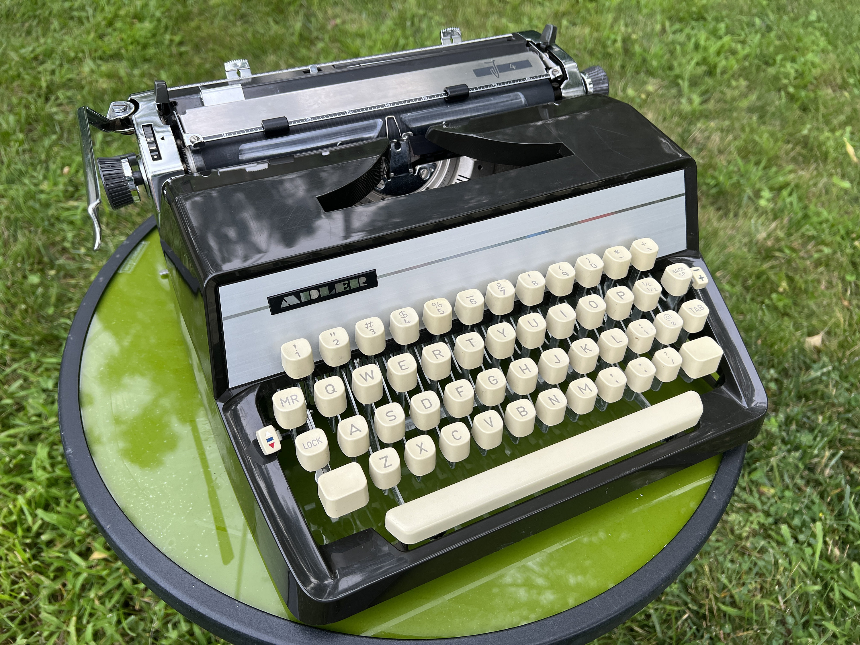 Working Adler J4 Typewriter: RARE Cubic Font Vintage 1968 Robot/techno ...