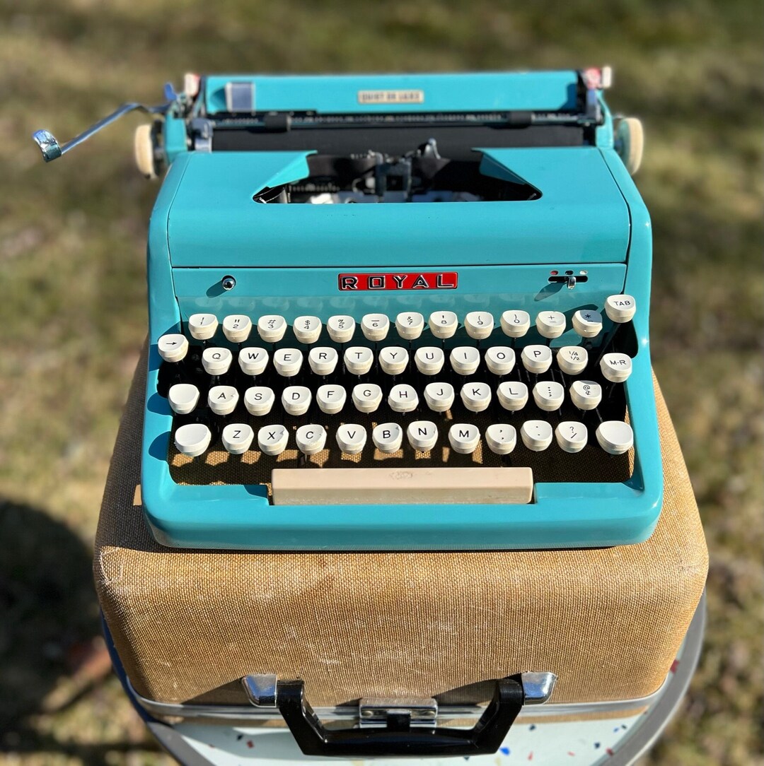 Royal Quiet Deluxe Typewriter: Display Only | Vintage 1957 | RARE ...