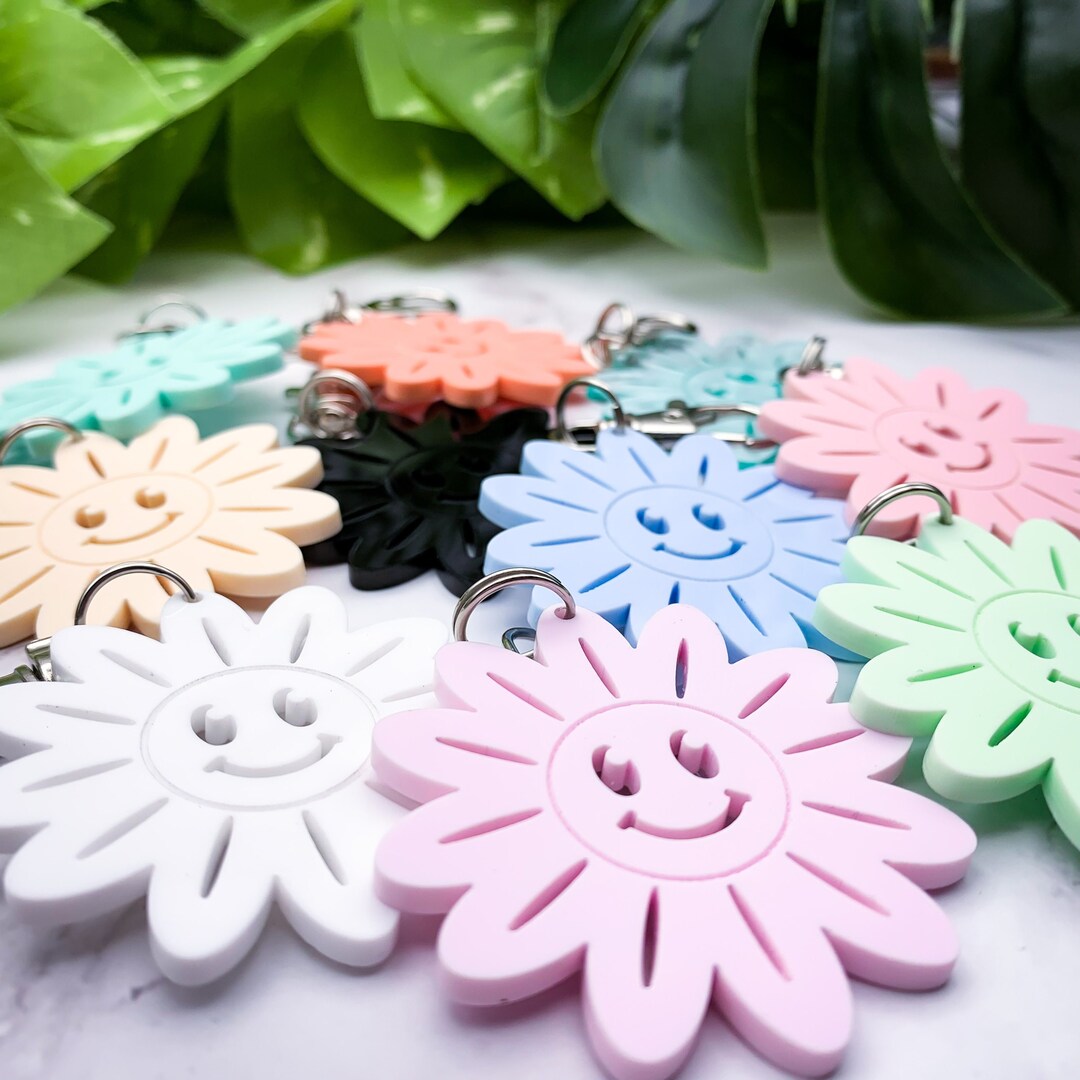 Smiley Face Groovy Keychain, Cute Retro Gift Keyring, Hippie Flower ...