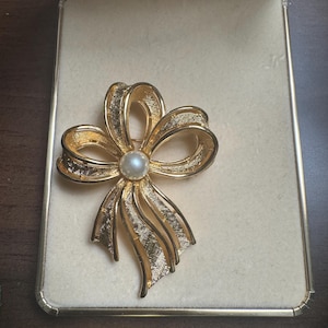 Vintage Napier Brooch - Etsy