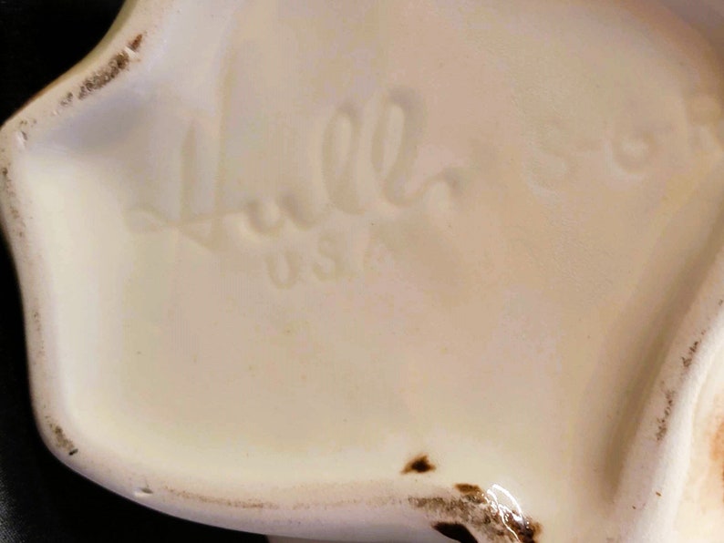 Vintage Hull Art Pottery Parchment & Pine Cone Pattern S-6-L Cornucopia ...