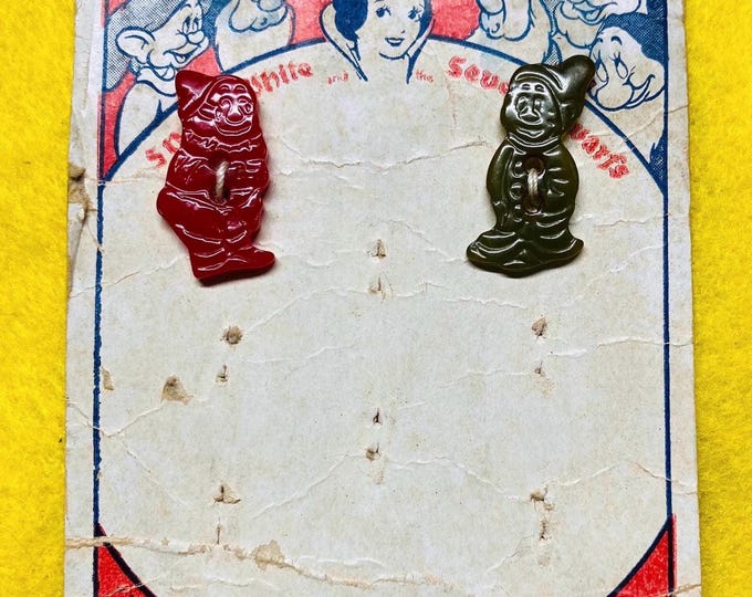 1930s ‘hollywood Snow White - Dwarf’ Button Card Containing 2 Bakelite ...