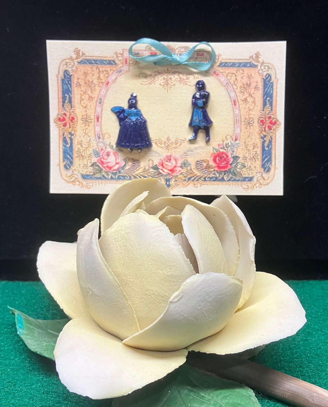 Vintage Realistic Buttons of a Colonial Blue Couple - Etsy