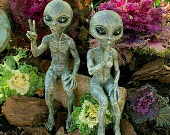 Alien Garden Statue - Etsy