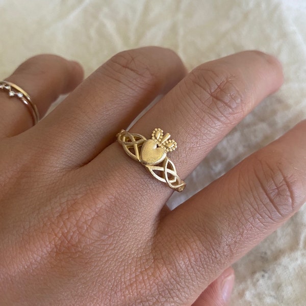 Claddagh Ring - Etsy