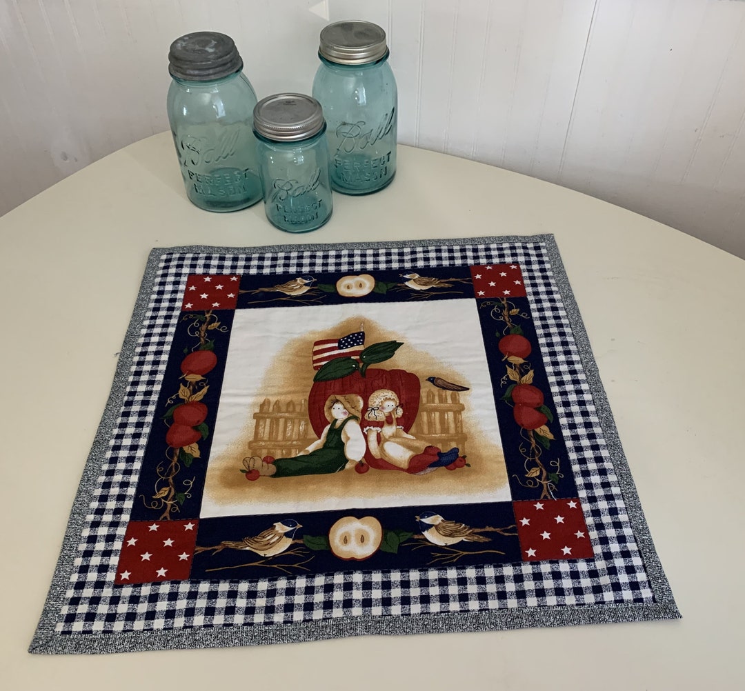 Country Quilted Table Runner, Kitchen Tabledecor - Etsy