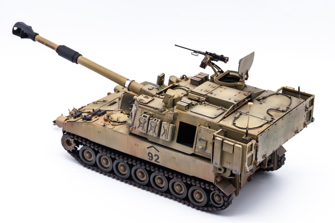 American M109A6 Paladin, Howitzer, Desert Version 1/35 AFV CLUB ...