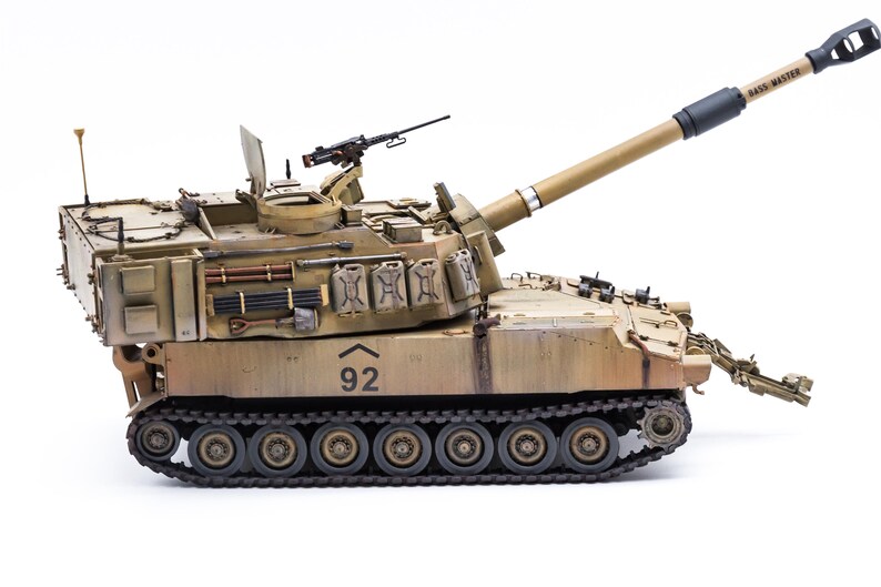 American M109A6 Paladin, Howitzer, Desert Version 1/35 AFV CLUB ...
