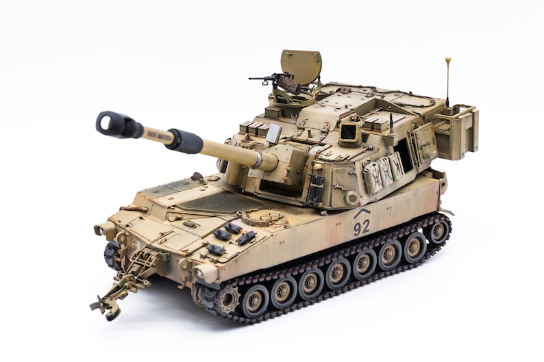 American M109A6 Paladin, Howitzer, Desert Version 1/35 AFV CLUB ...