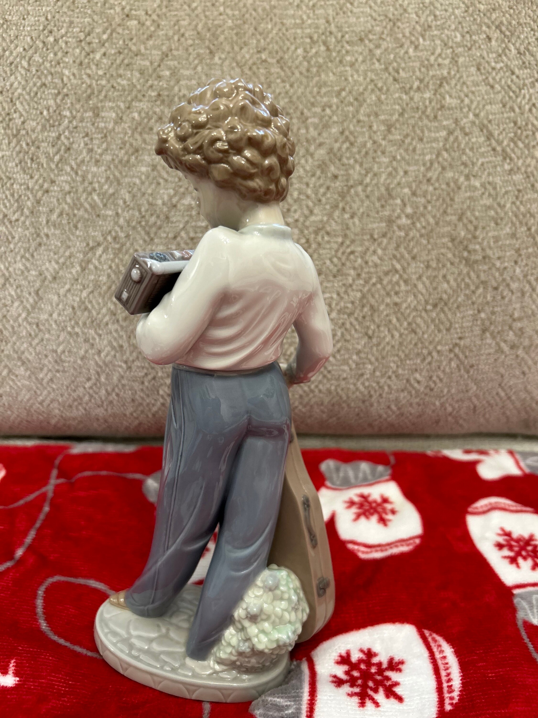 Lladro 5810 Musically Inclined Boy W/ Radio and Violin Porcelain Figure ...