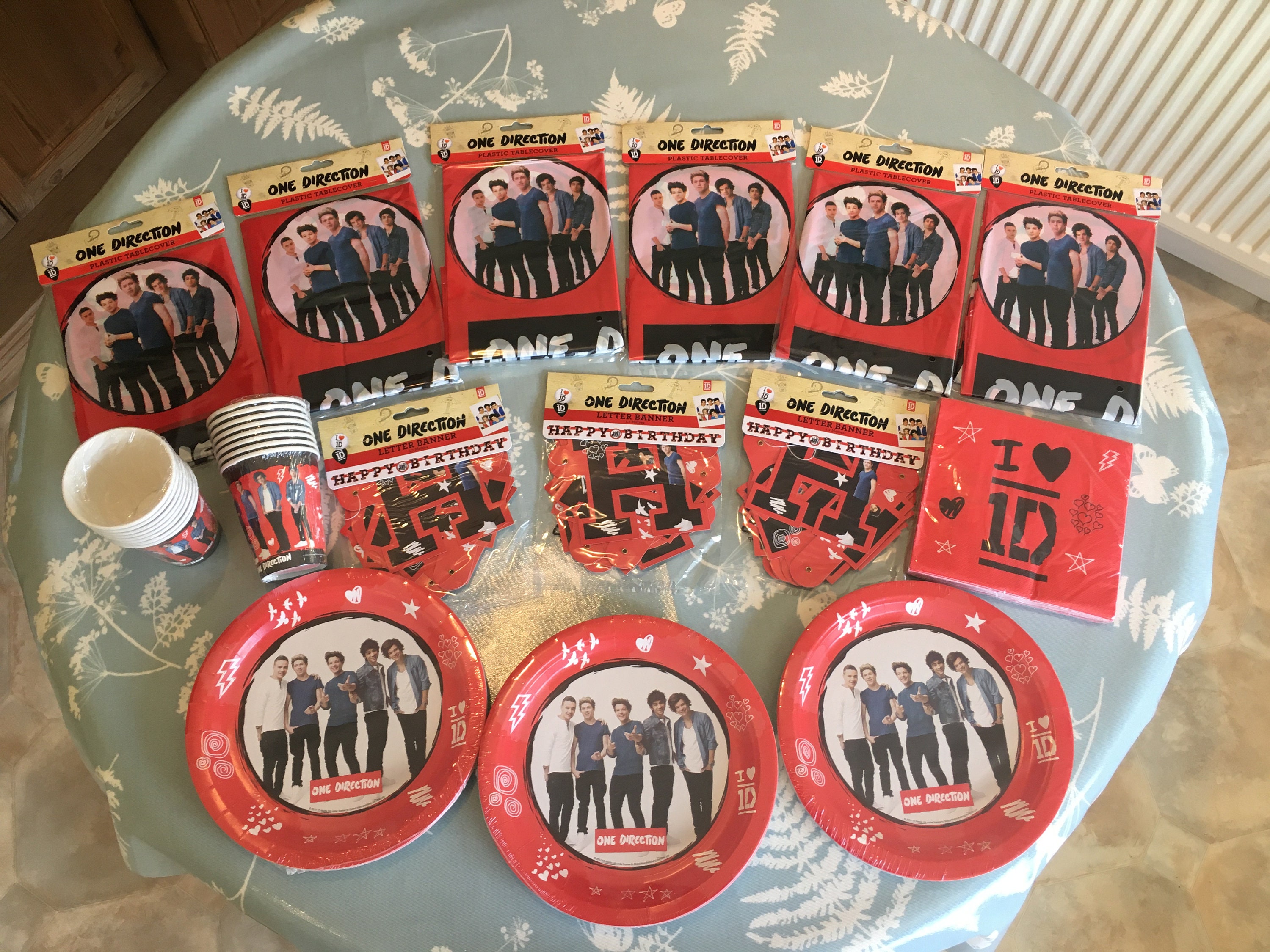 One Direction Ultimate Party Supply Bundle.official UK License. Brand ...